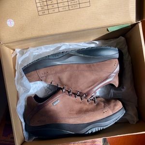 MBT | Shoes | Mbt Brown Leather Vizuri Gtx Casual Shoes | Poshmark